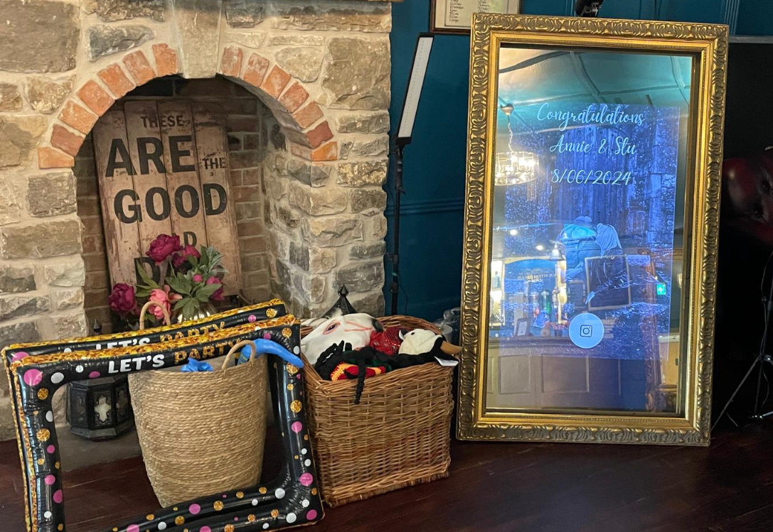 MAGIC MIRROR PHOTO BOOTH HIRE - Enthusiasm Events